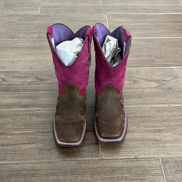 Ariat | Shoes | Ariat Girls Boots Size 35 Normal Wear View Pics | Poshmark